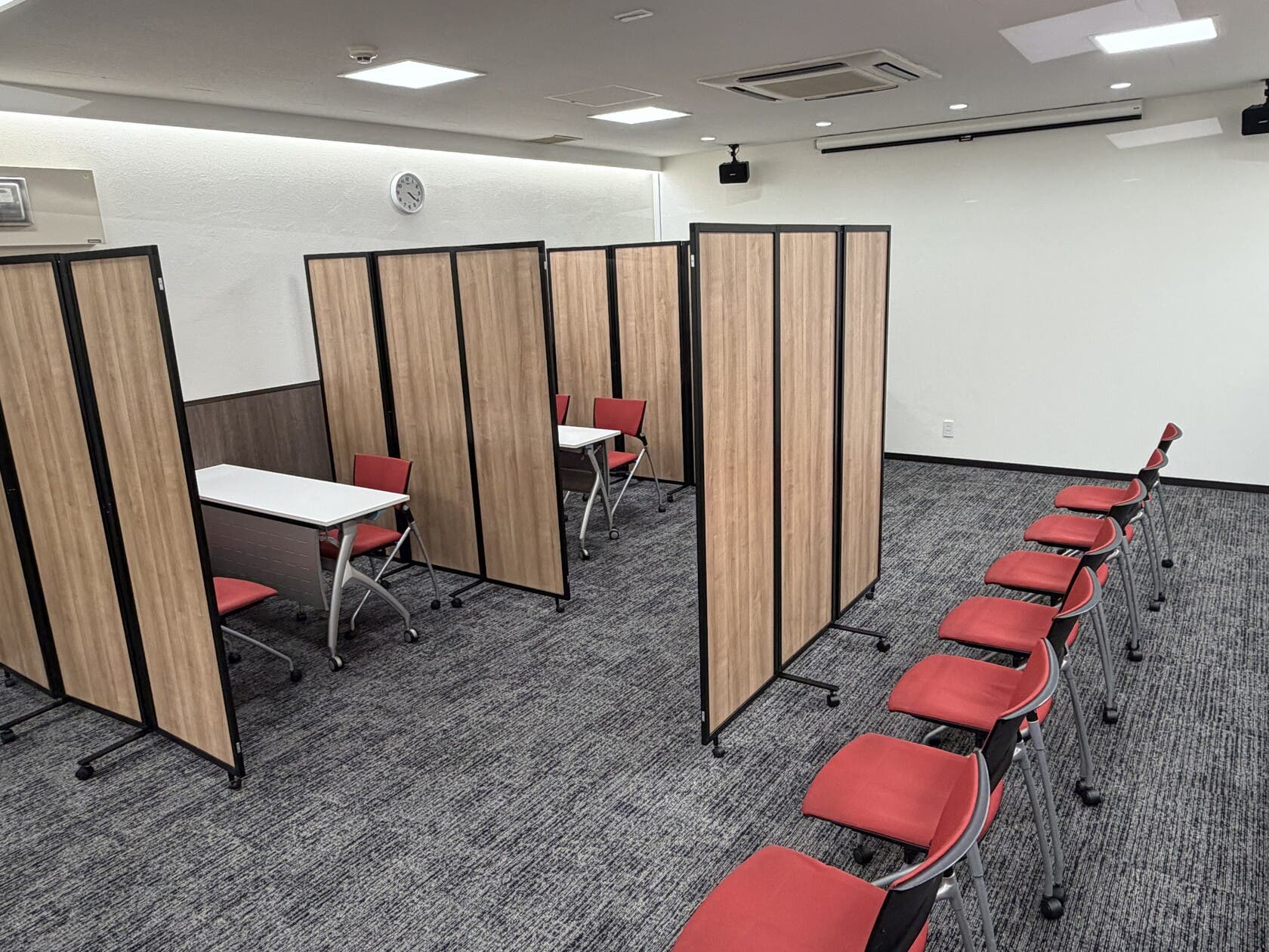 併設の控室も利用可能！レンタルスペース＆大会議室【大阪駅・梅田駅各線より徒歩3分～5分の好立地♪】の写真6