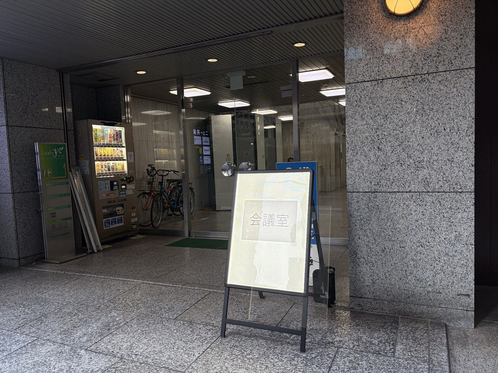 併設の控室も利用可能！レンタルスペース＆大会議室【大阪駅・梅田駅各線より徒歩3分～5分の好立地♪】の写真8