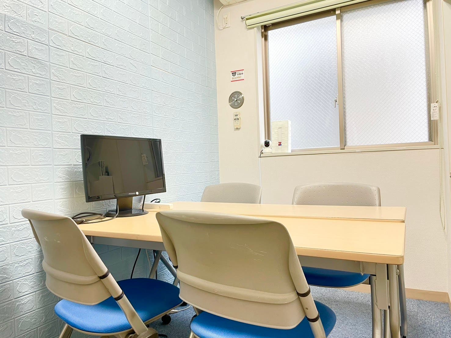 ＜写話室下北沢＞【リニューアル✨】下北沢駅徒歩3分🚃完全個室✨Wi-Fi📶プロジェクタ🎥背景布/三脚/フラットライトの写真4