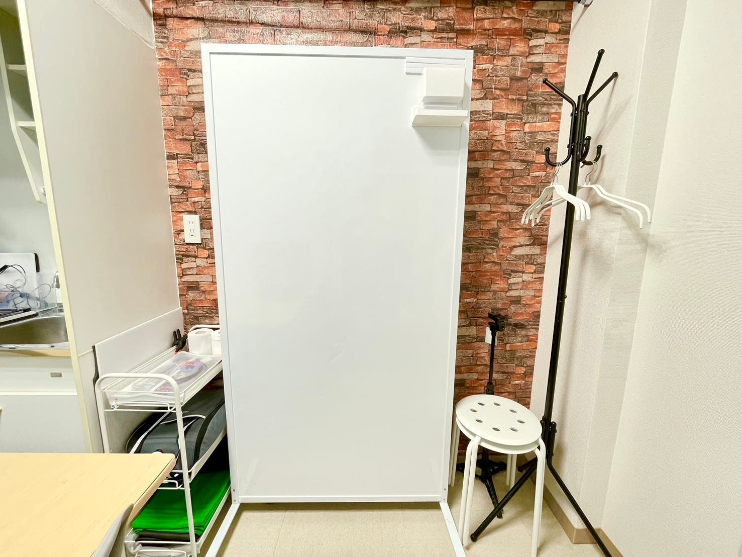 ＜写話室下北沢＞【リニューアル✨】下北沢駅徒歩3分🚃完全個室✨Wi-Fi📶プロジェクタ🎥背景布/三脚/フラットライトの写真16