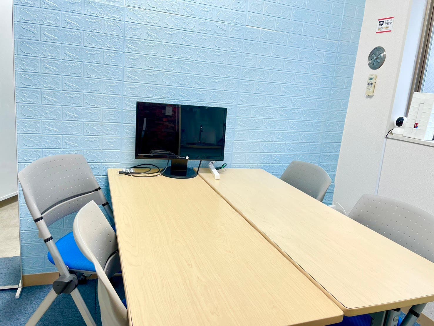 ＜写話室下北沢＞【リニューアル✨】下北沢駅徒歩3分🚃完全個室✨Wi-Fi📶プロジェクタ🎥背景布/三脚/フラットライトの写真14