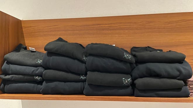 新宿御苑前徒歩7分のジムスペース。完全個室、高級ベッド、大型鏡設置。ゆったりと施術等が可能ですの写真3