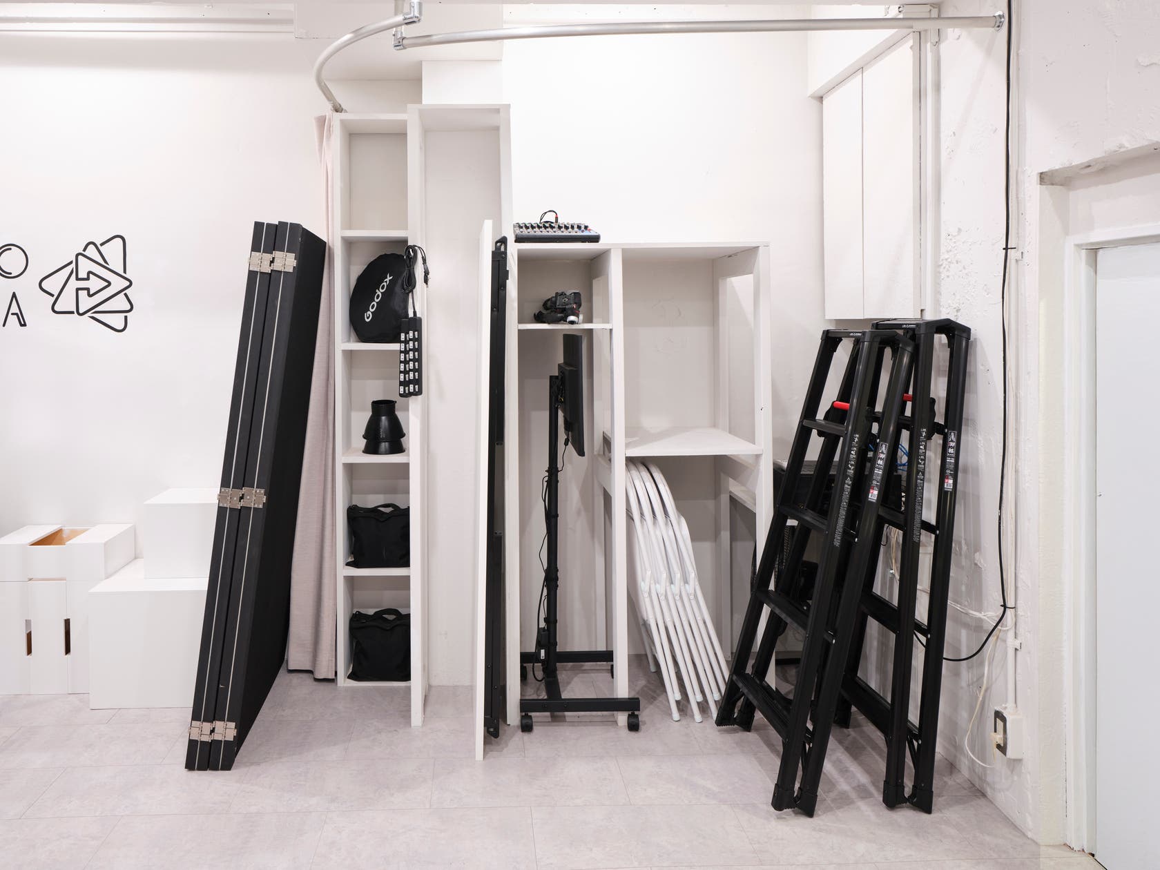 明治神宮前出口より徒歩２分の撮影スタジオ・壁面鏡張りのため、ダンススタジオとしても利用可能の写真5