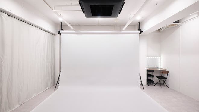 明治神宮前出口より徒歩2分の撮影スタジオ・壁面鏡張りのため、ダンススタジオとしても利用可能の写真1
