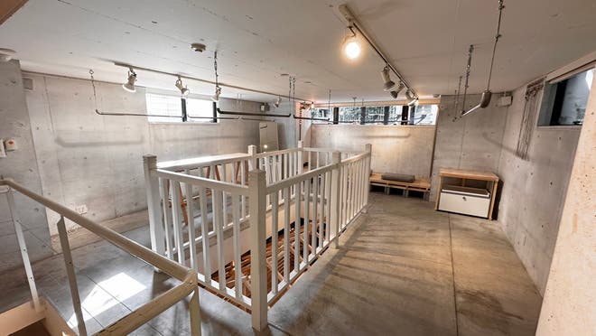 表参道駅徒歩7分、1階にはカフェ併設の自由空間の写真1