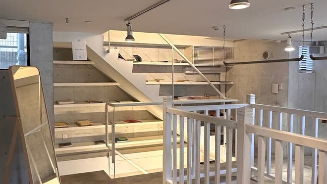 表参道駅徒歩7分、1階にはカフェ併設の自由空間の写真3