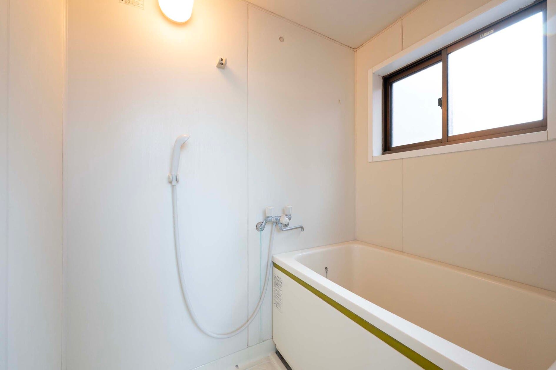 シャワーのご利用🚿ボディソープ、シャンプー、コンディショナー（TSUBAKI）ご利用可能⚠️タオルはご自身でご用意くださいの画像1