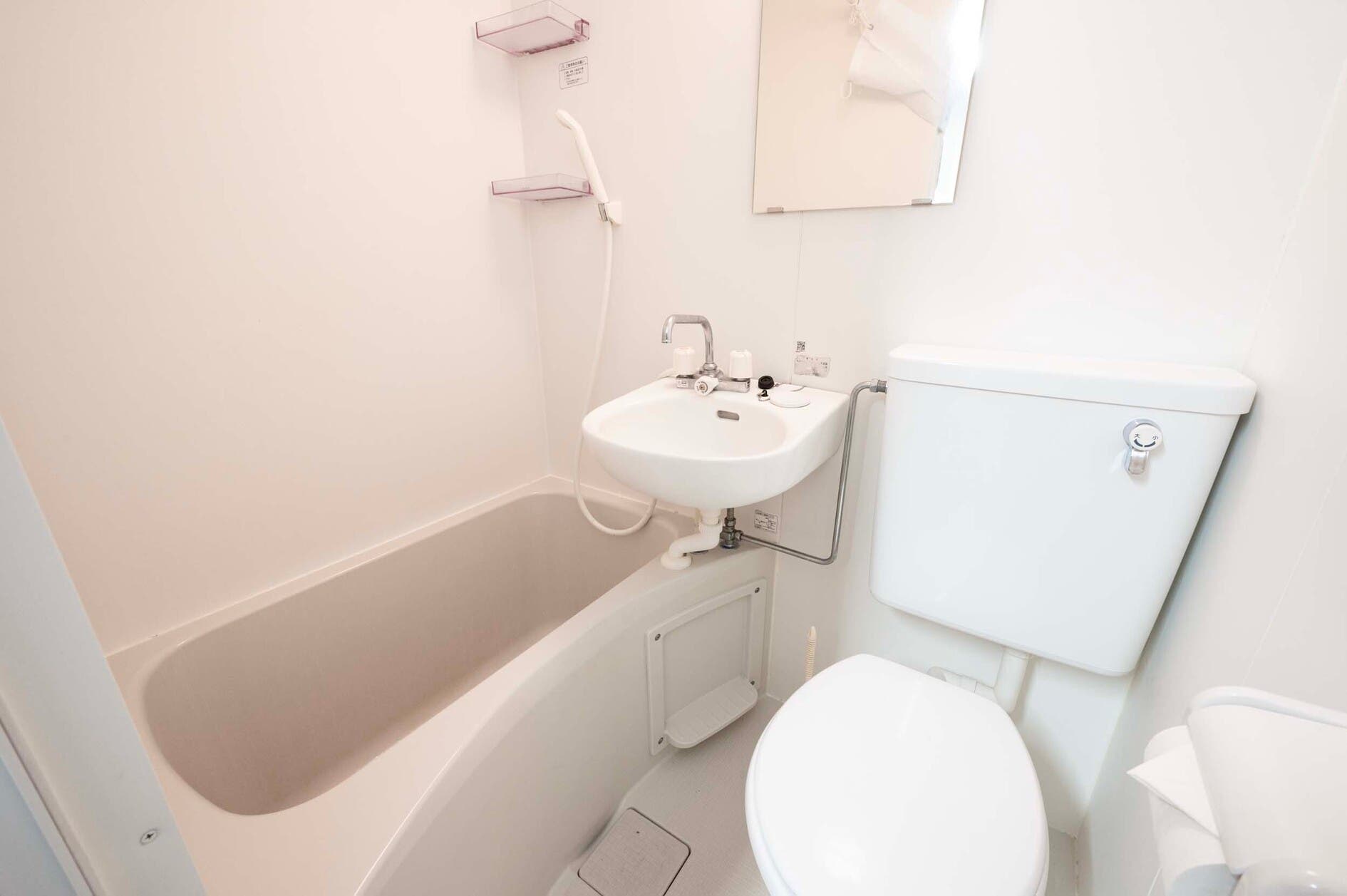 シャワーのご利用🚿ボディソープ、シャンプー、コンディショナー（TSUBAKI）ご利用可能⚠️タオルはご自身でご用意くださいの画像1