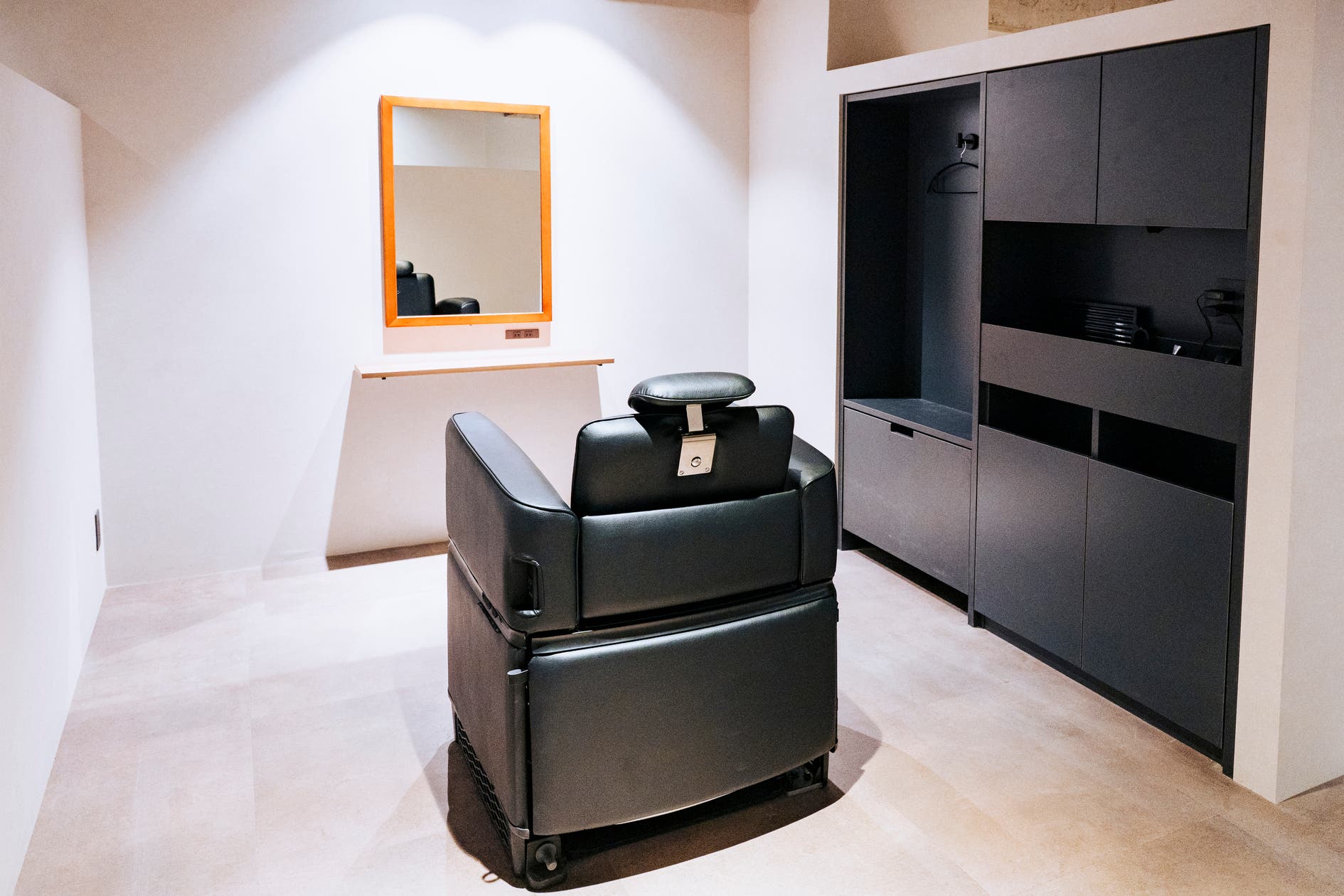 【東京都日本橋】半個室シェアサロン✨　美容室の写真1