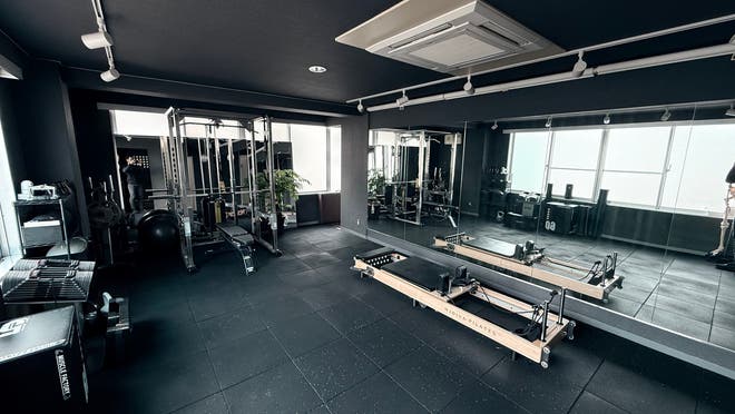 代々木駅から徒歩2分の広々レンタルジムの写真3
