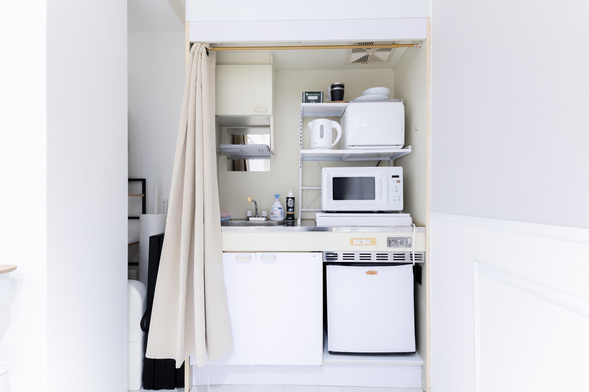 【💐撮影小物無料｜なんば駅5分すぐ】自然光が降り注ぐ完全貸切の撮影スタジオ✨モール壁で高級感グッと演出/ ポートレートの写真23