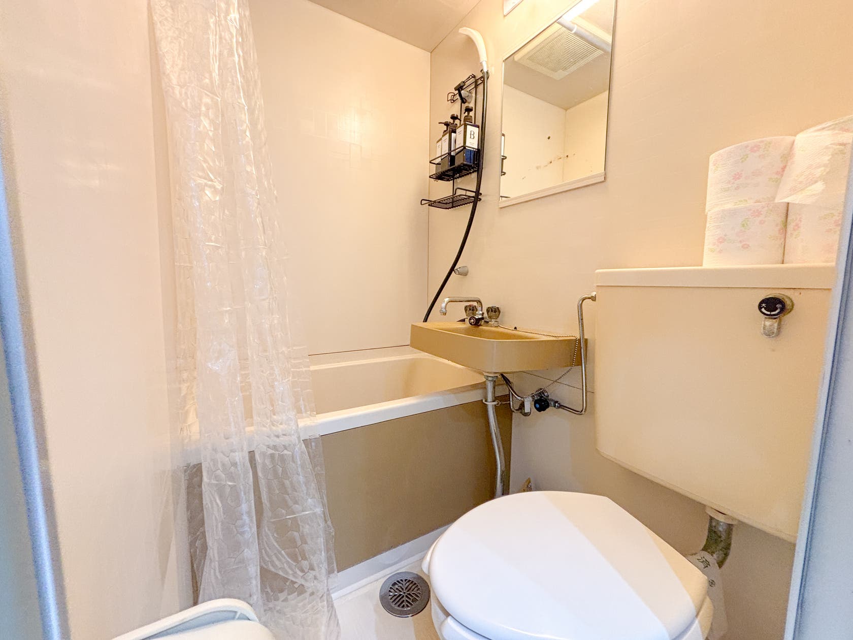 【💐撮影小物無料｜なんば駅5分すぐ】自然光が降り注ぐ完全貸切の撮影スタジオ✨モール壁で高級感グッと演出/ ポートレートの写真24