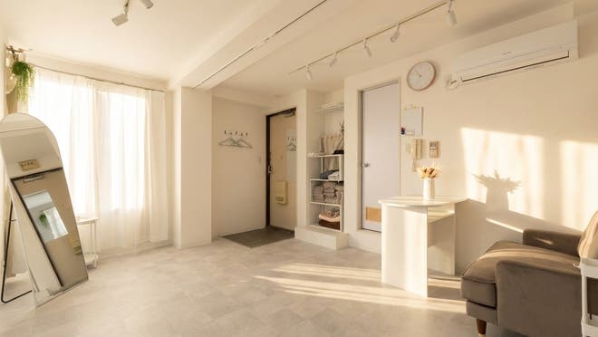 【💐撮影小物無料|なんば駅5分すぐ】自然光が降り注ぐ完全貸切の撮影スタジオ✨モール壁で高級感グッと演出/ ポートレートの写真13