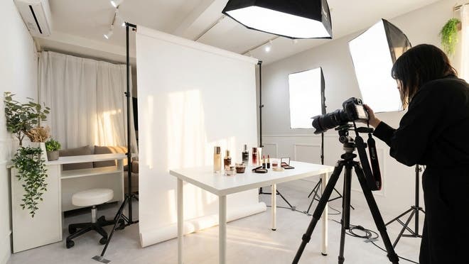 【💐撮影小物無料|なんば駅5分すぐ】自然光が降り注ぐ完全貸切の撮影スタジオ✨モール壁で高級感グッと演出/ ポートレートの写真5