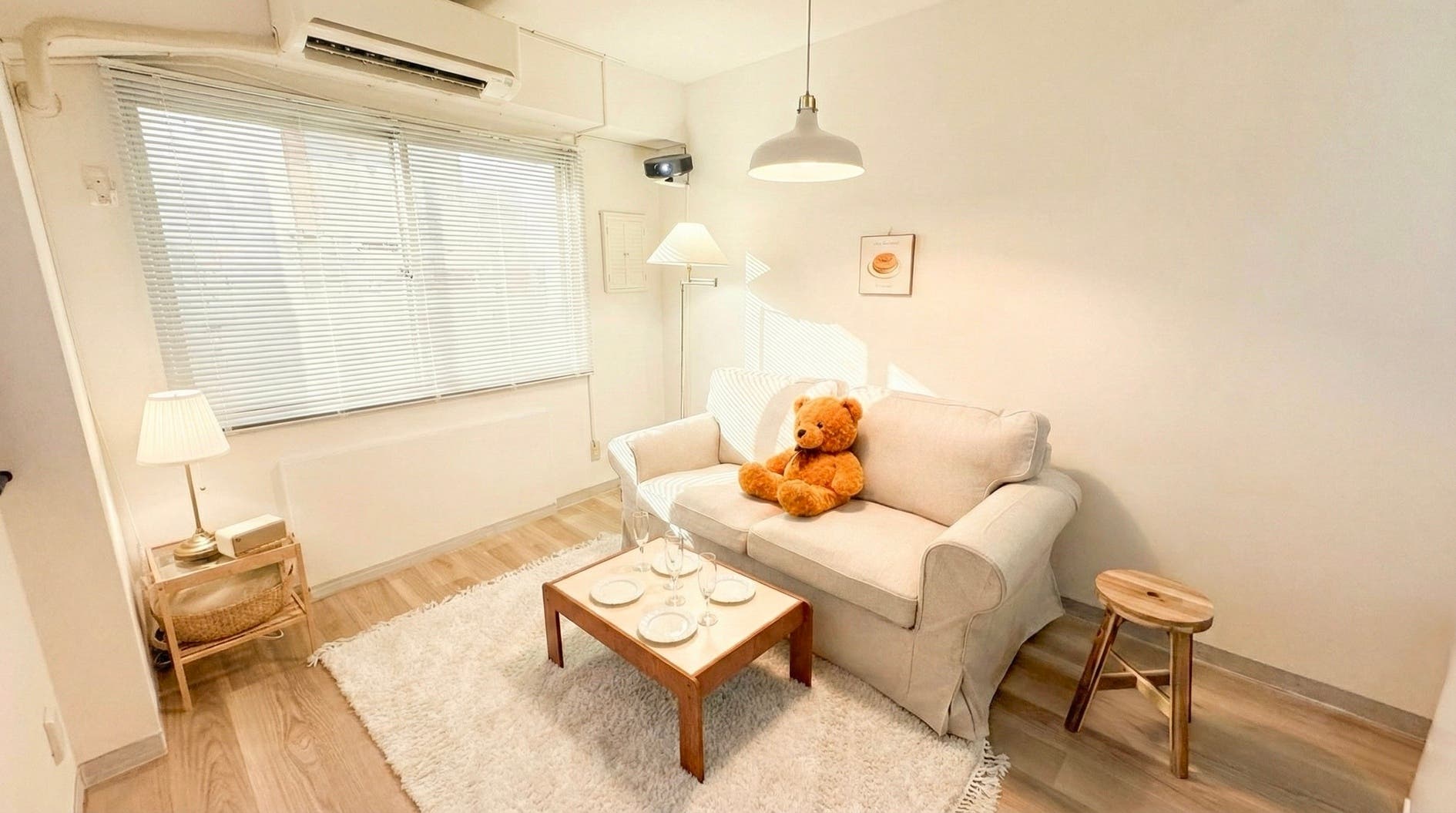 新宿駅近｜韓国風の可愛い空間で女子会に最適✨写真映え抜群のレンタルスペース🎀の写真1