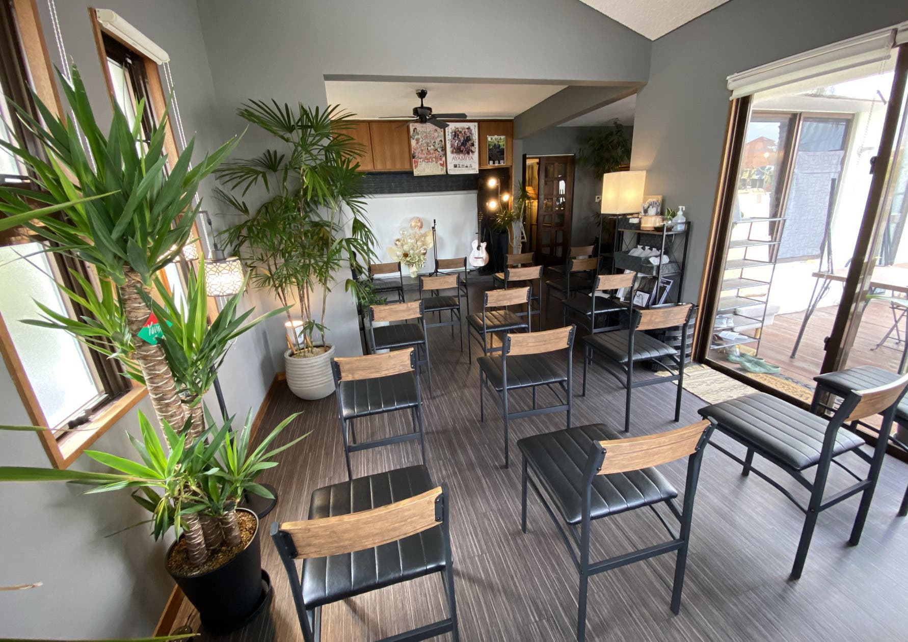 貸切カフェ！人気の北谷アラハビーチから徒歩1分！小規模パーティーやミニLIVE、セミナー講演、ワークショップなど使い方いろいろ♪の写真3