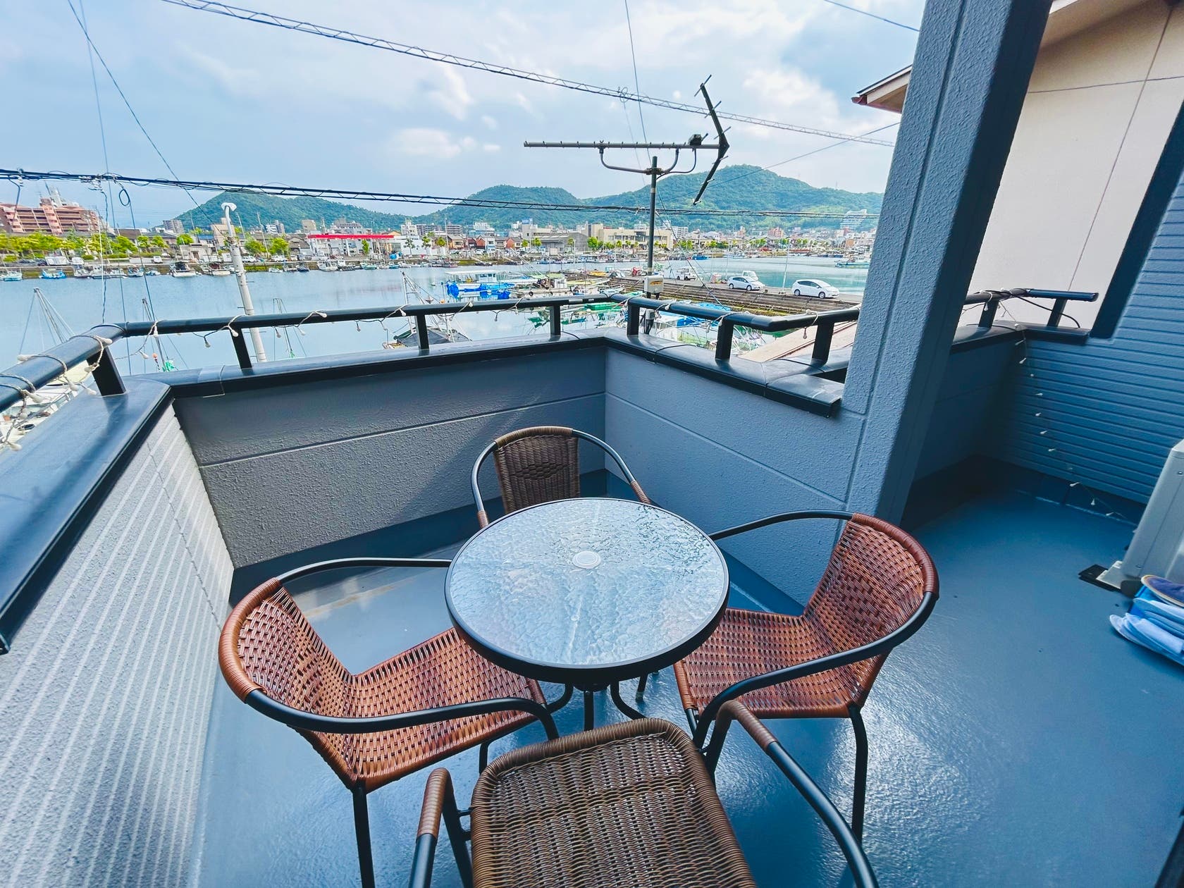 高松駅に近い、一軒家まるごと貸切、窓から漁港風景、駐車二台無料の写真3