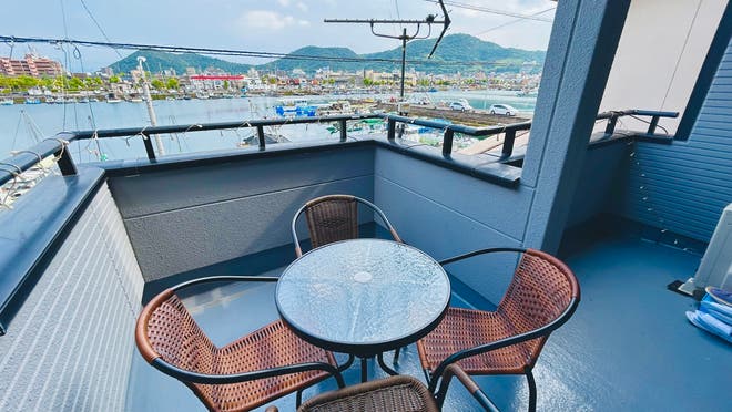 高松駅に近い、一軒家まるごと貸切、窓から漁港風景、駐車二台無料の写真3