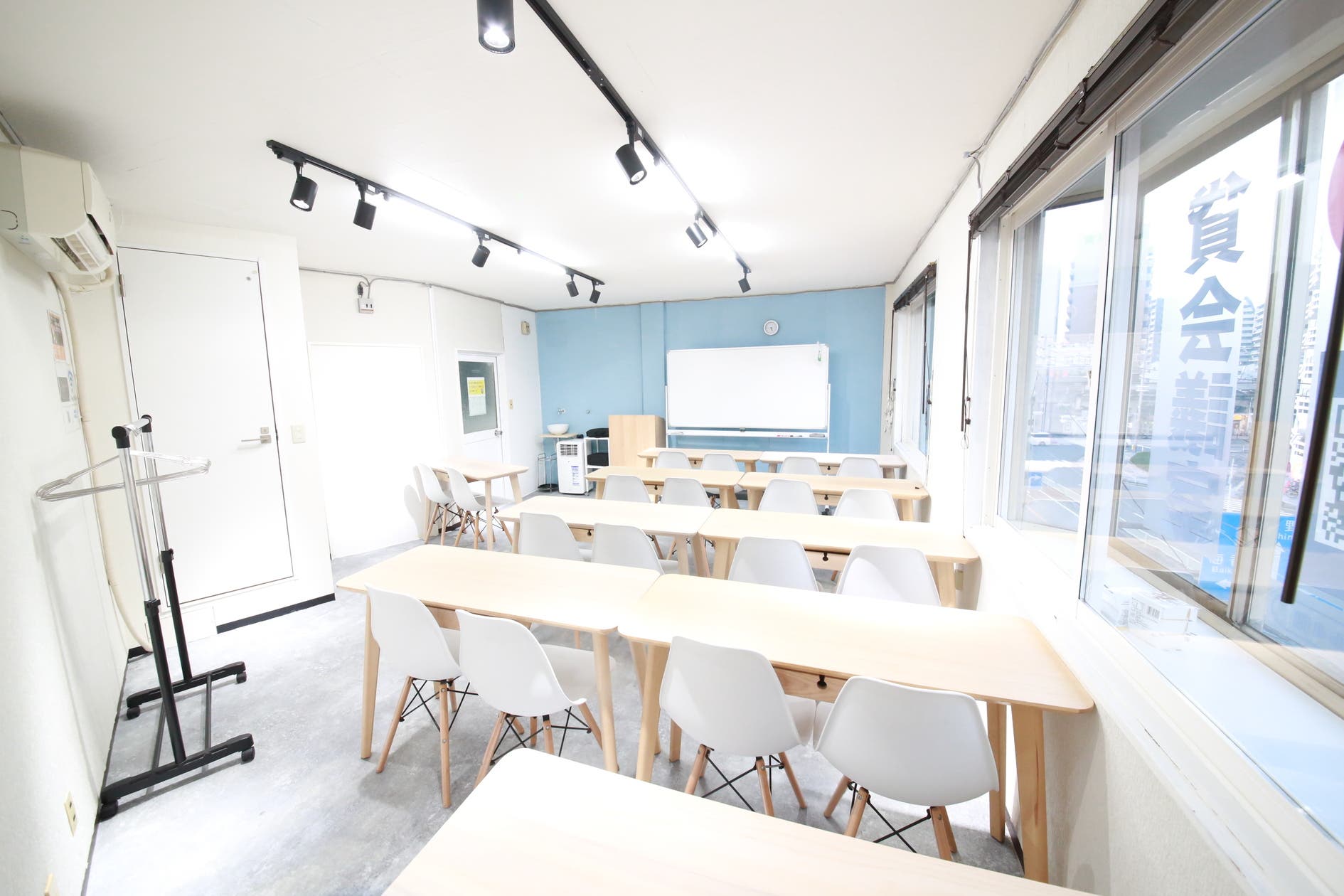 ＜MG4＞大阪駅から2駅！ 駅チカ！会議、ボドゲetc OK！ ホワイトボード/プロジェクター/Wi-Fi完備！の写真1