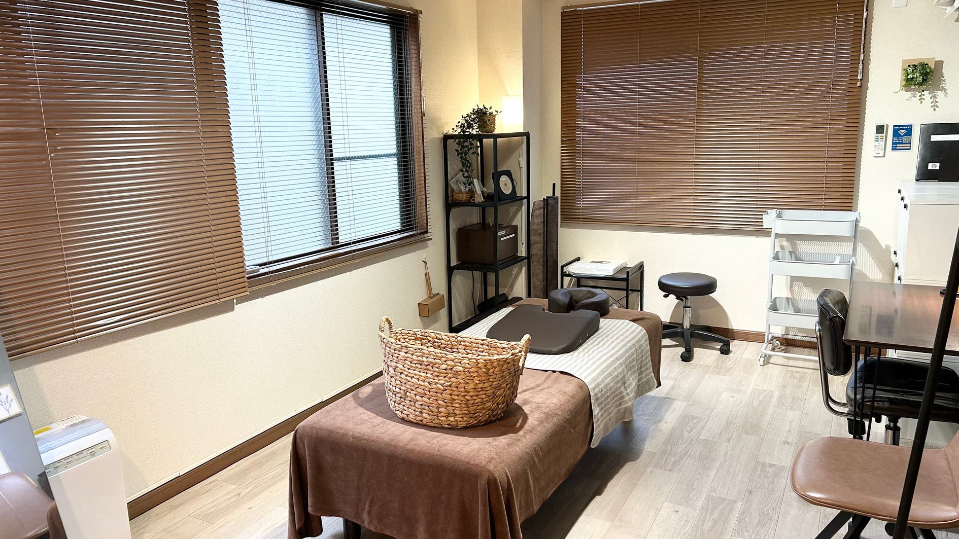 蒲田駅徒歩3分の好立地✨エステ・アロマ・整体・マッサージなどの多目的の施術に使える充実の設備・備品✨完全個室型のレンタルサロン✨の写真1