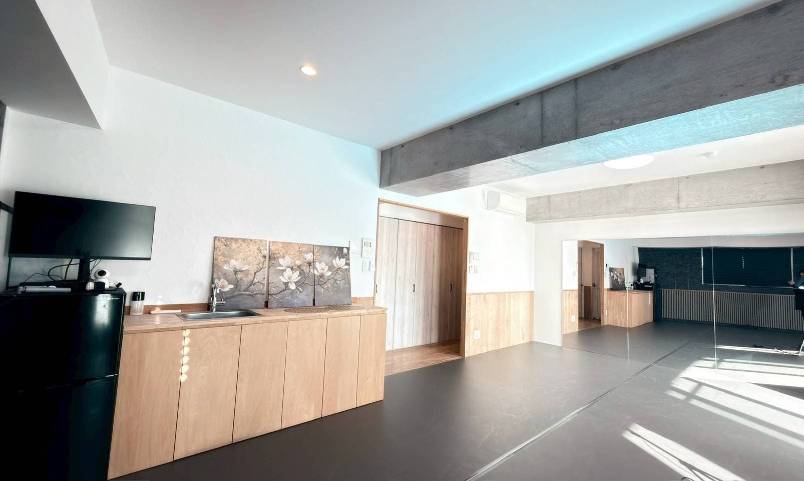 綺麗で心地よいセキュリティ重視のレンタルスタジオの写真1