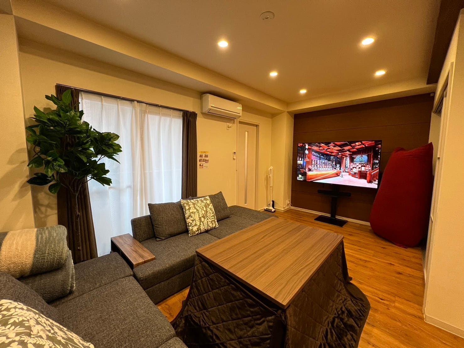 【歓送迎会に！】大画面テレビ&キッチン付き44㎡1LDK貸切個室シアタールーム【武蔵ヶ辻徒歩3分 ／ 駐車場あり！】の写真1
