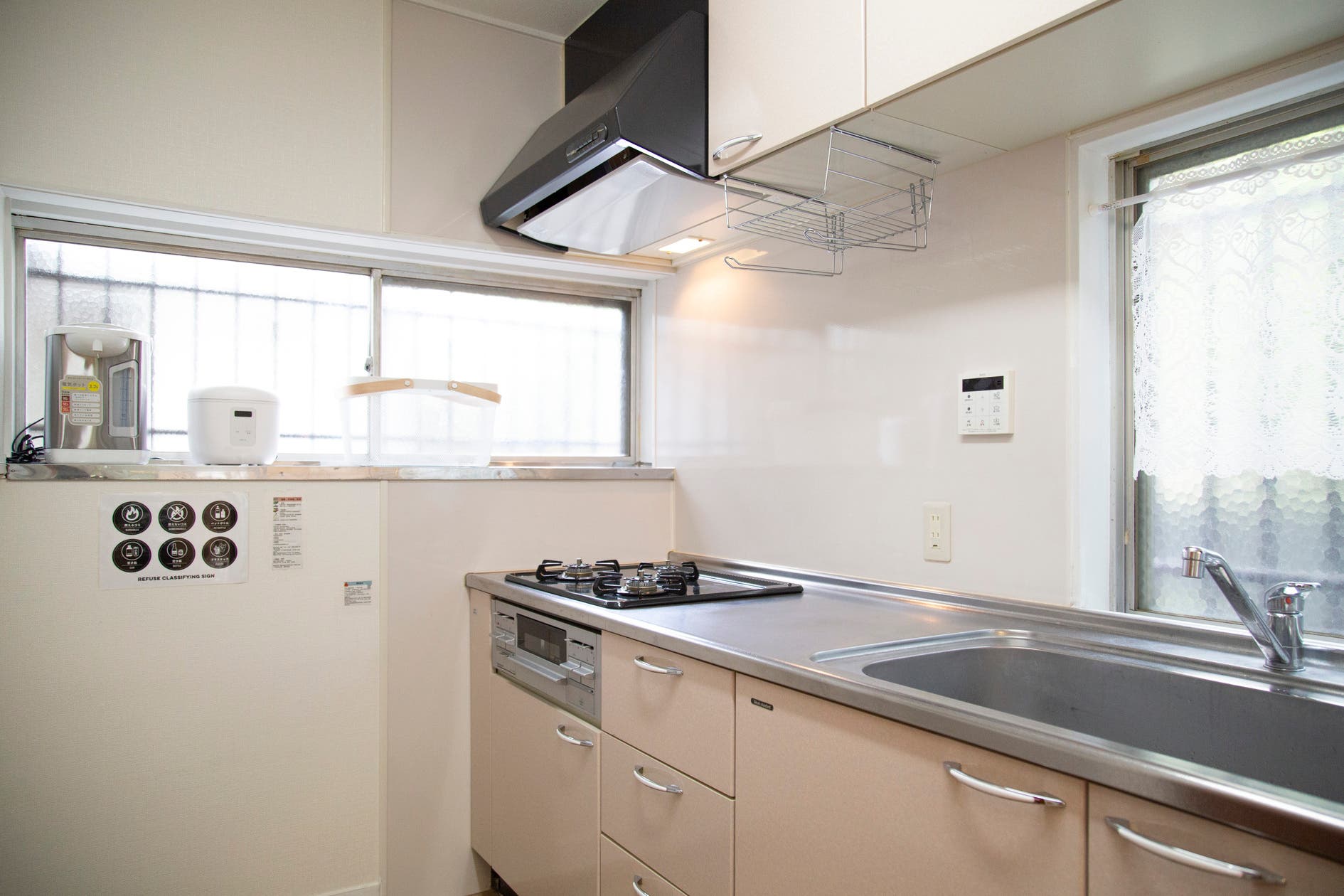 栗原邸ガーデンリビング｜自然光あふれる6名までの貸切空間の写真6