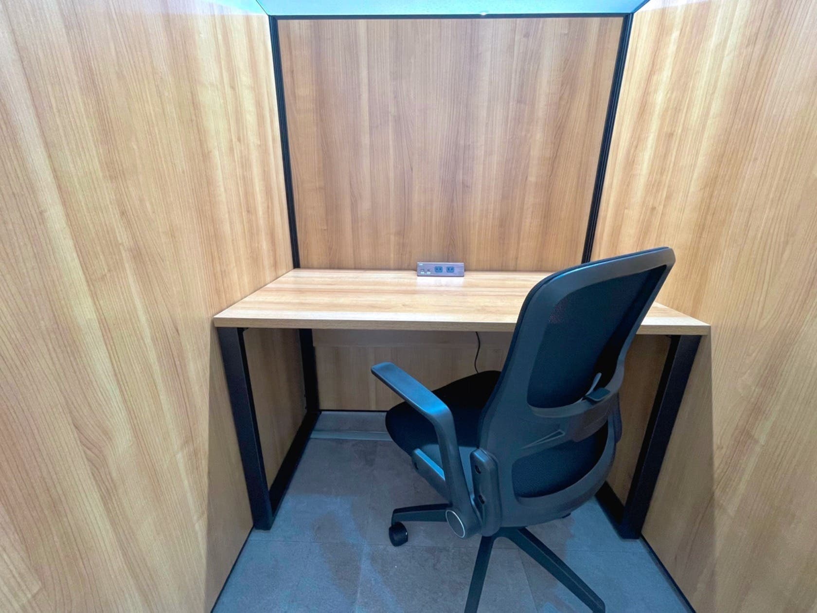 【モニター無し】河辺駅南口徒歩1分のコワーキングスペース No2（いいオフィス青梅河辺 by 95NJ ）の写真1