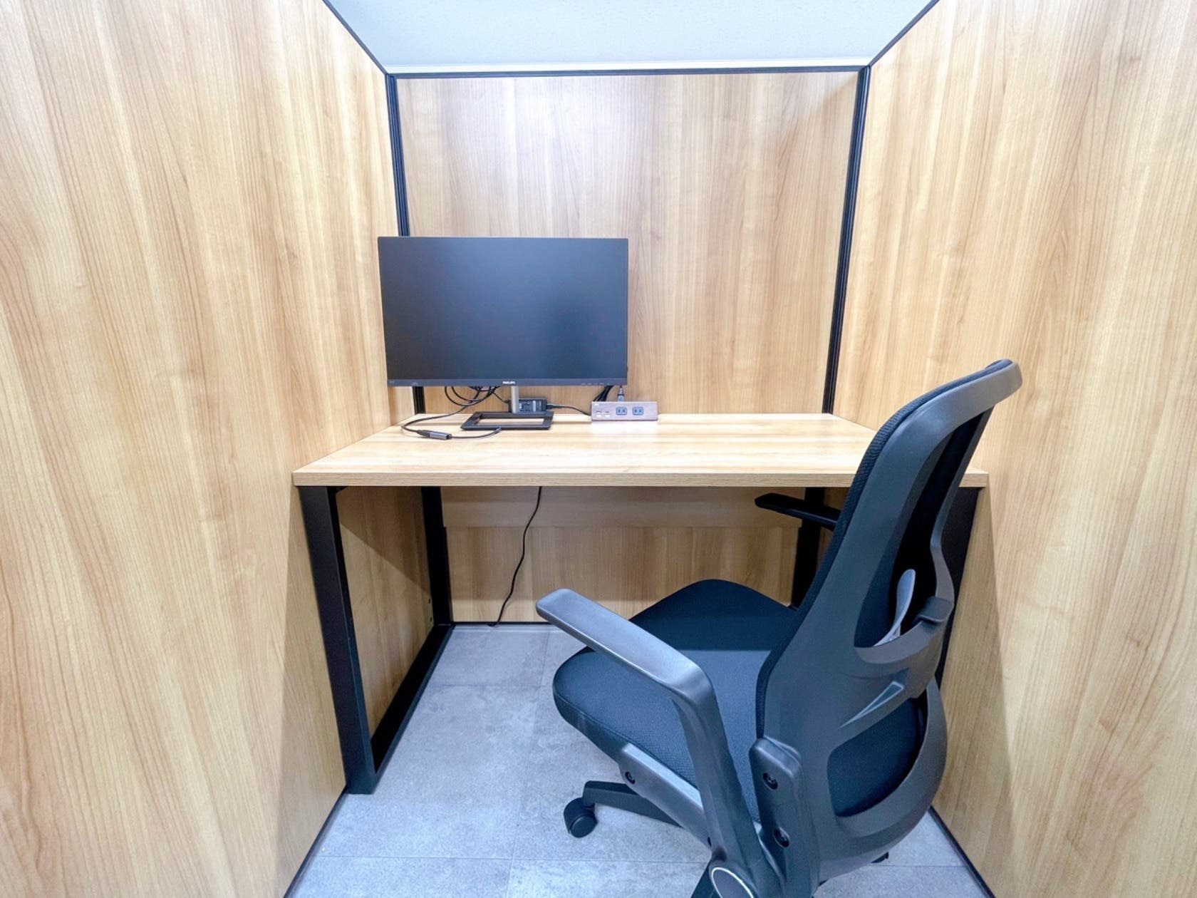 【モニター有り】河辺駅南口徒歩1分のコワーキングスペース No6（いいオフィス青梅河辺 by 95NJ ）の写真1