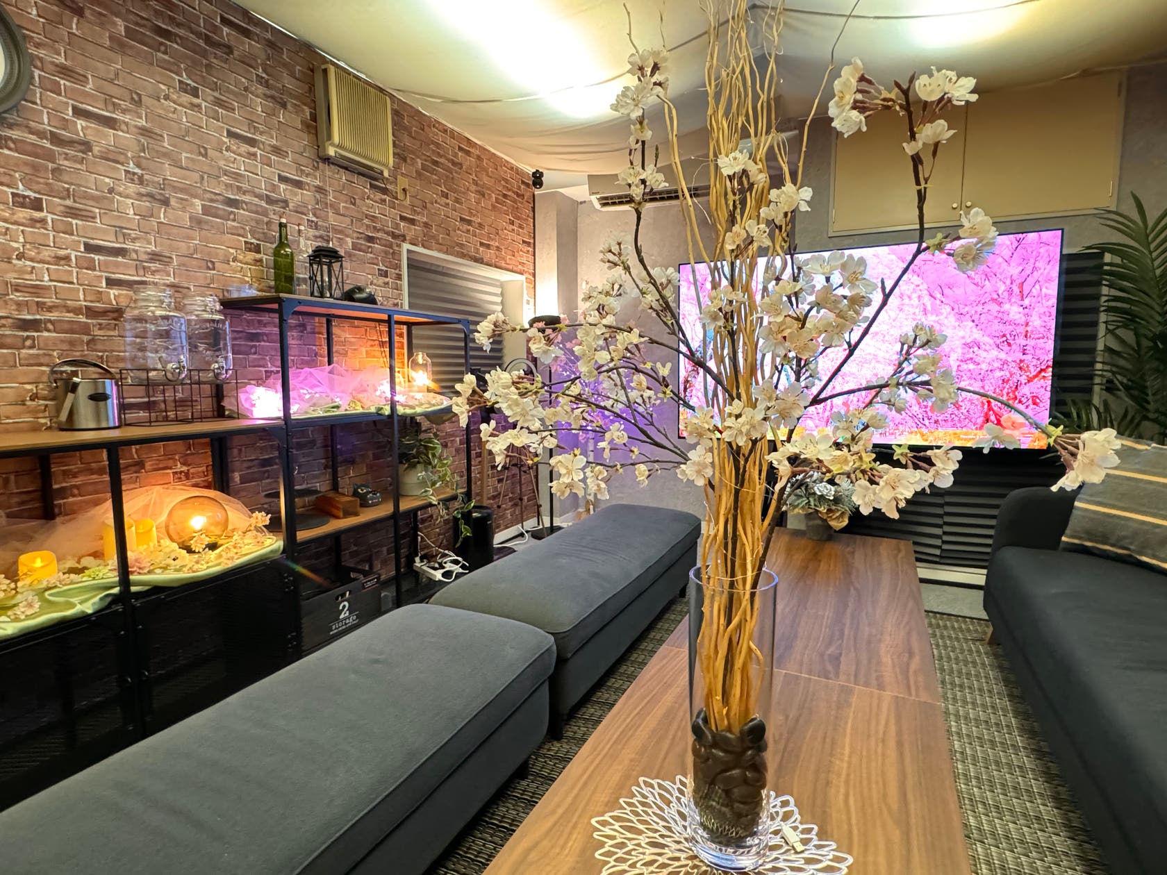 🌸インドア花見開催中!!🌸神田駅徒歩5分🚃本格電気式ピザ窯🍕75インチ大画面テレビ📺 14名ソファー席🛋️の写真1