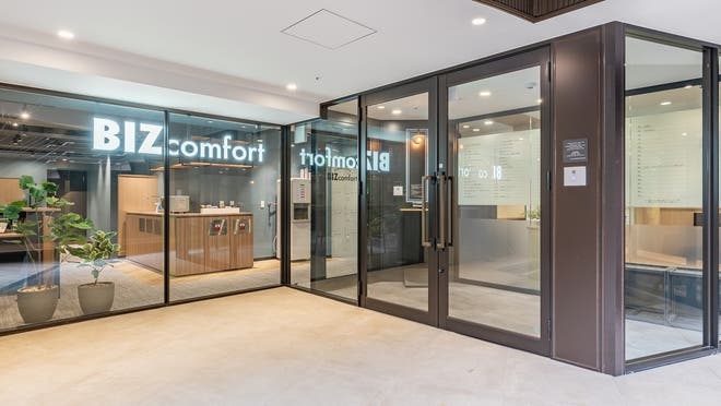 北浜駅徒歩4分、大型モニター・Wi-Fi完備の8名用会議室の写真3