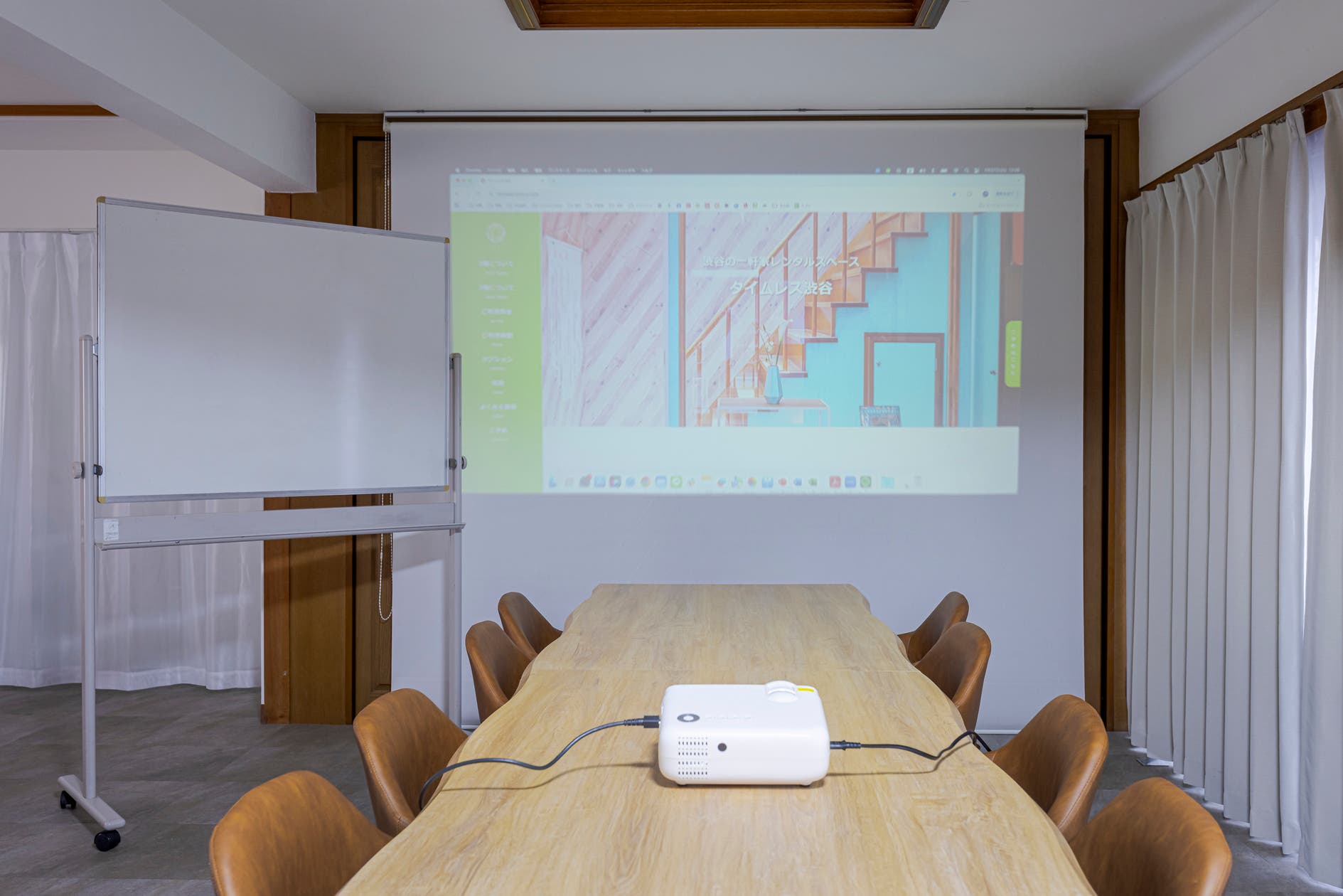 プロジェクター&スクリーンの画像1