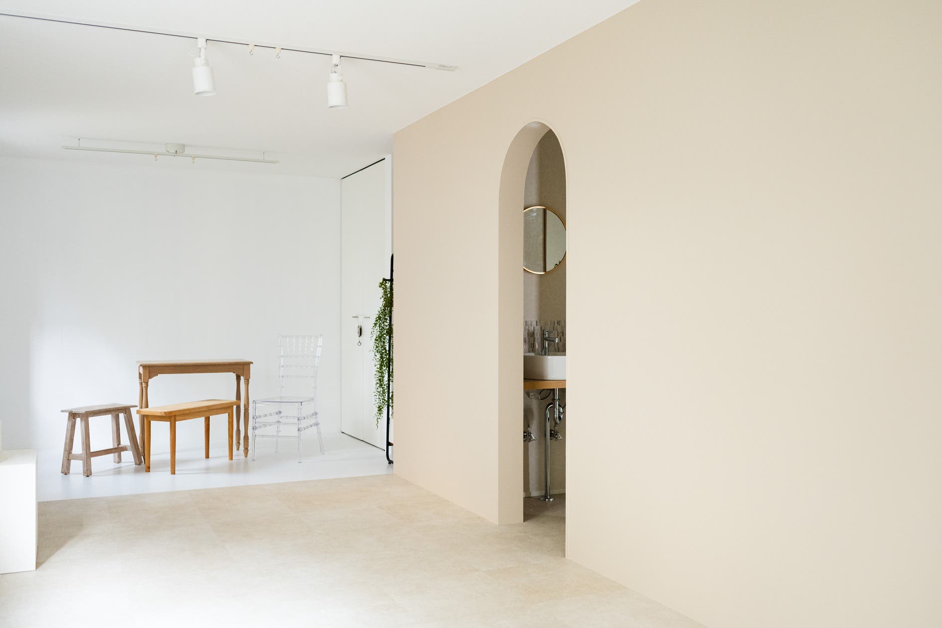 三茶徒歩8分/1階！駐車場有【白壁+撮影用背景2面・床3面】 | 作品撮りや商品撮影・ママ会に最適！の写真1