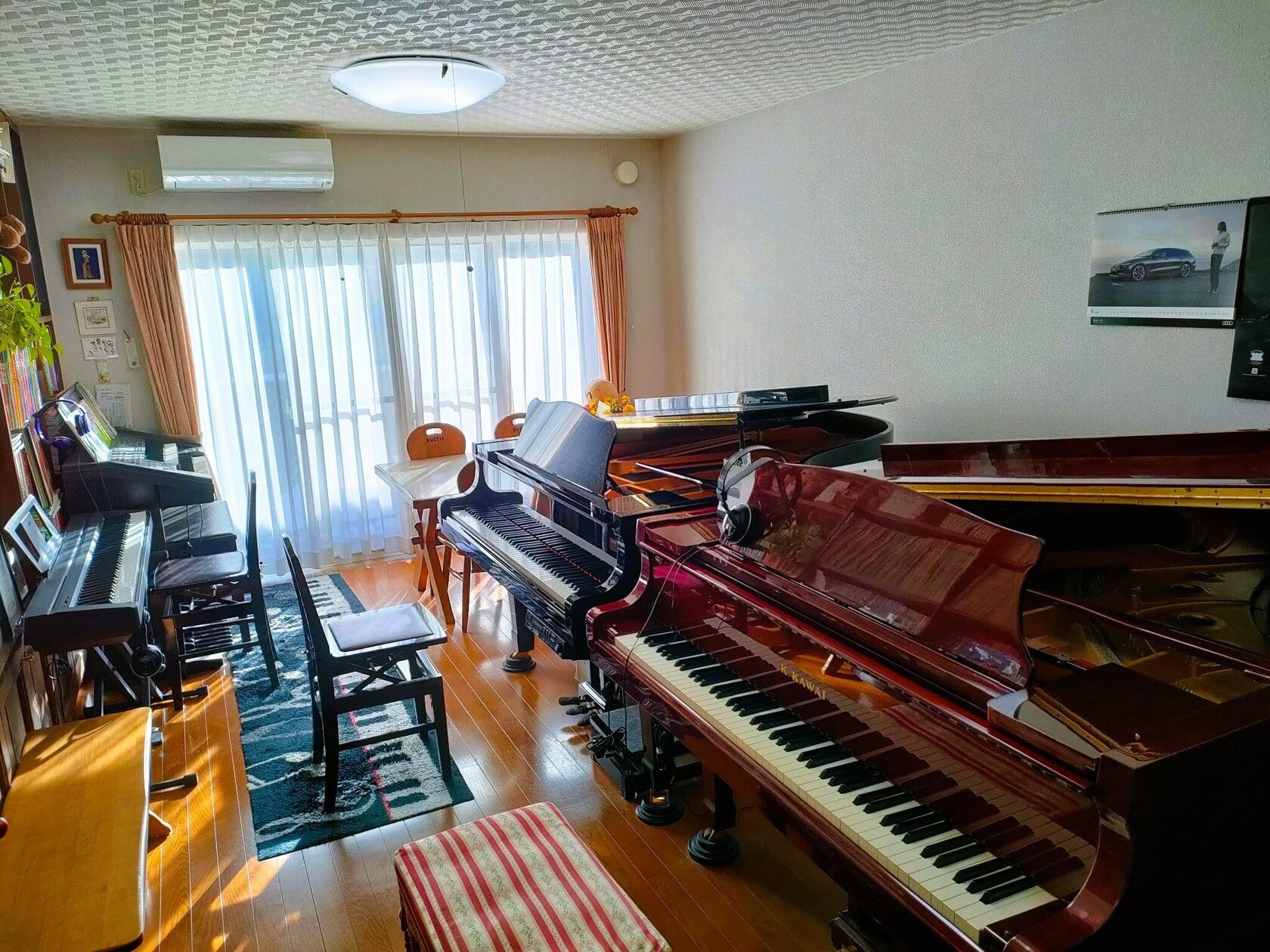 山形市｜グランドピアノ2台完備のレンタル練習室の写真1