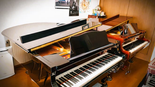 山形市|グランドピアノ2台完備のレンタル練習室の写真2