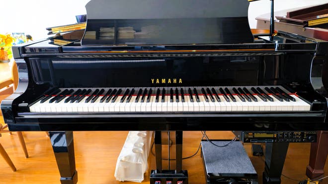 山形市|グランドピアノ2台完備のレンタル練習室の写真3