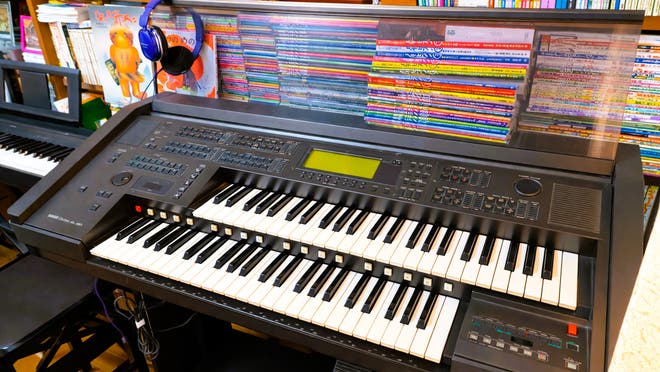 山形市|グランドピアノ2台完備のレンタル練習室の写真5