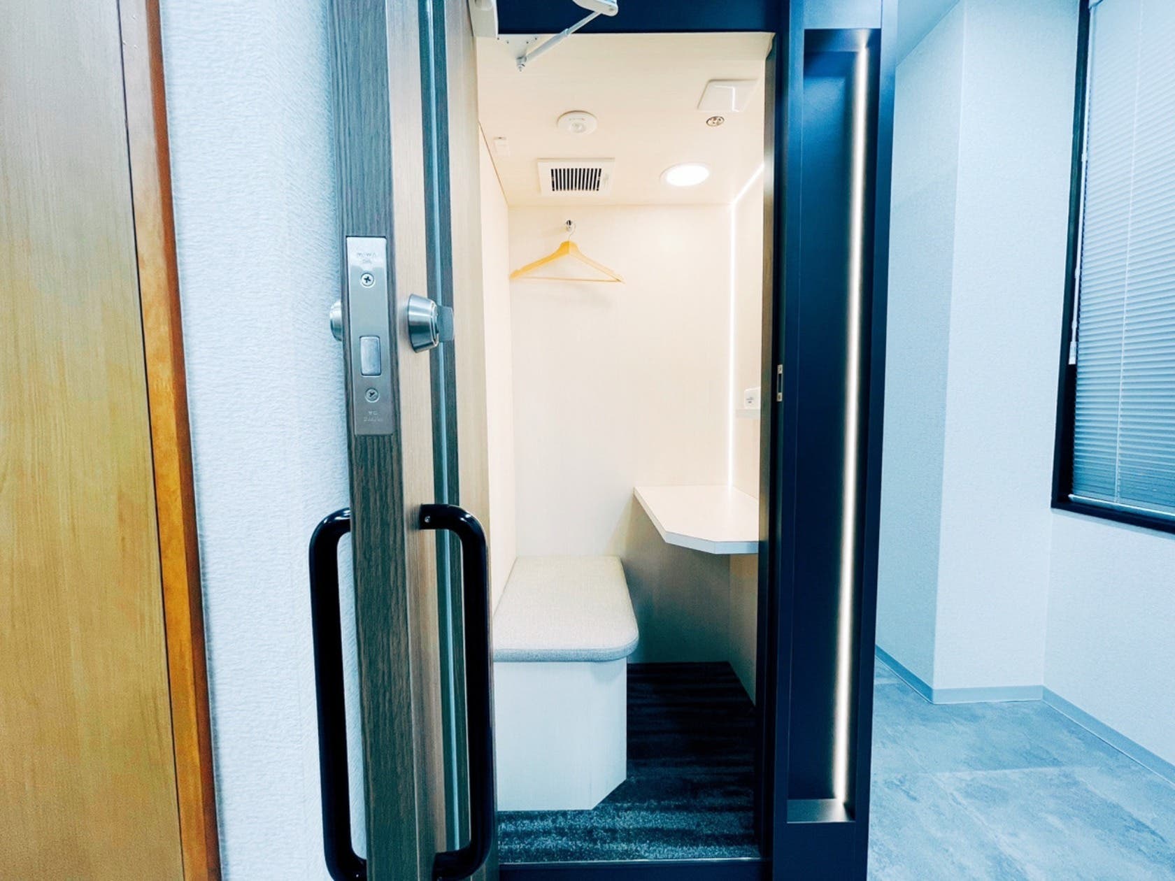 【WEB会議BOX】河辺駅南口徒歩1分のコワーキングスペース No22（いいオフィス青梅河辺 by 95NJ ）の写真1