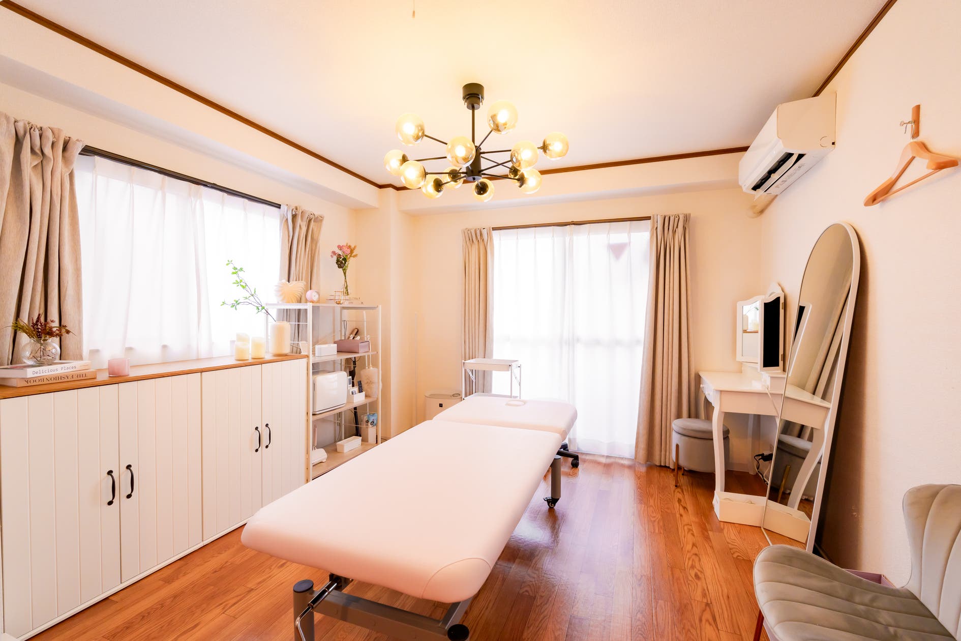 【✨OPEN 価格￥900～✨】心斎橋駅8分！長堀橋駅1分！上質でやさしい大人の完全個室サロン🪞の写真1