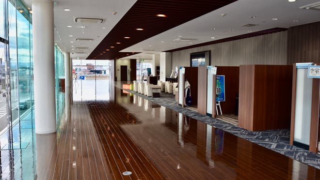 【トヨタモビリティ富山 高岡】国道8号線沿い!2階ショールームをまるごと利用可能!最大50名!イベント、研修、セミナーなどに!の写真3