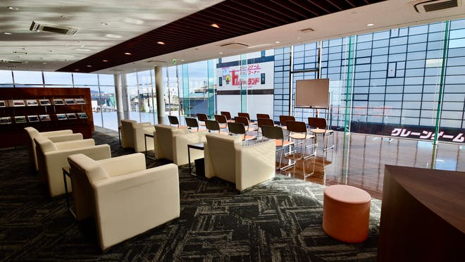 【トヨタモビリティ富山 高岡】国道8号線沿い!2階ショールームをまるごと利用可能!最大50名!イベント、研修、セミナーなどに!の写真4