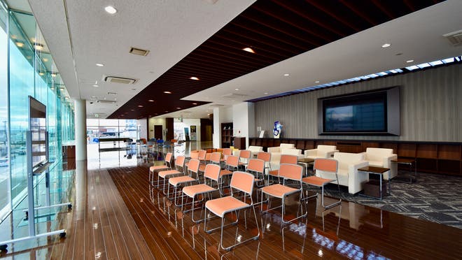 【トヨタモビリティ富山 高岡】国道8号線沿い!2階ショールームをまるごと利用可能!最大50名!イベント、研修、セミナーなどに!の写真10