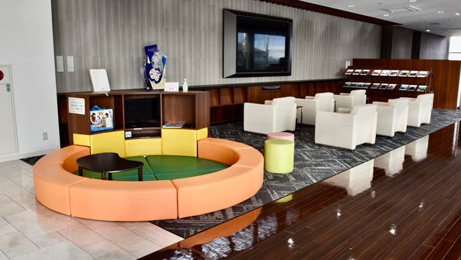 【トヨタモビリティ富山 高岡】国道8号線沿い!2階ショールームをまるごと利用可能!最大50名!イベント、研修、セミナーなどに!の写真12