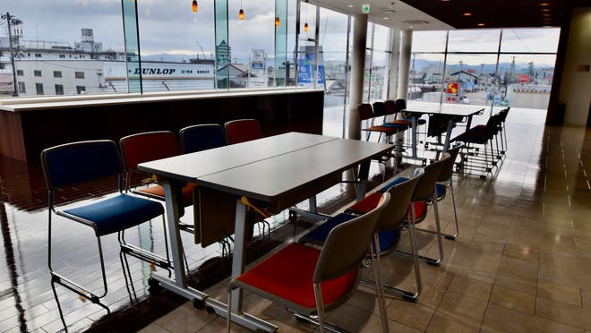 【トヨタモビリティ富山 高岡】国道8号線沿い!2階ショールームをまるごと利用可能!最大50名!イベント、研修、セミナーなどに!の写真13