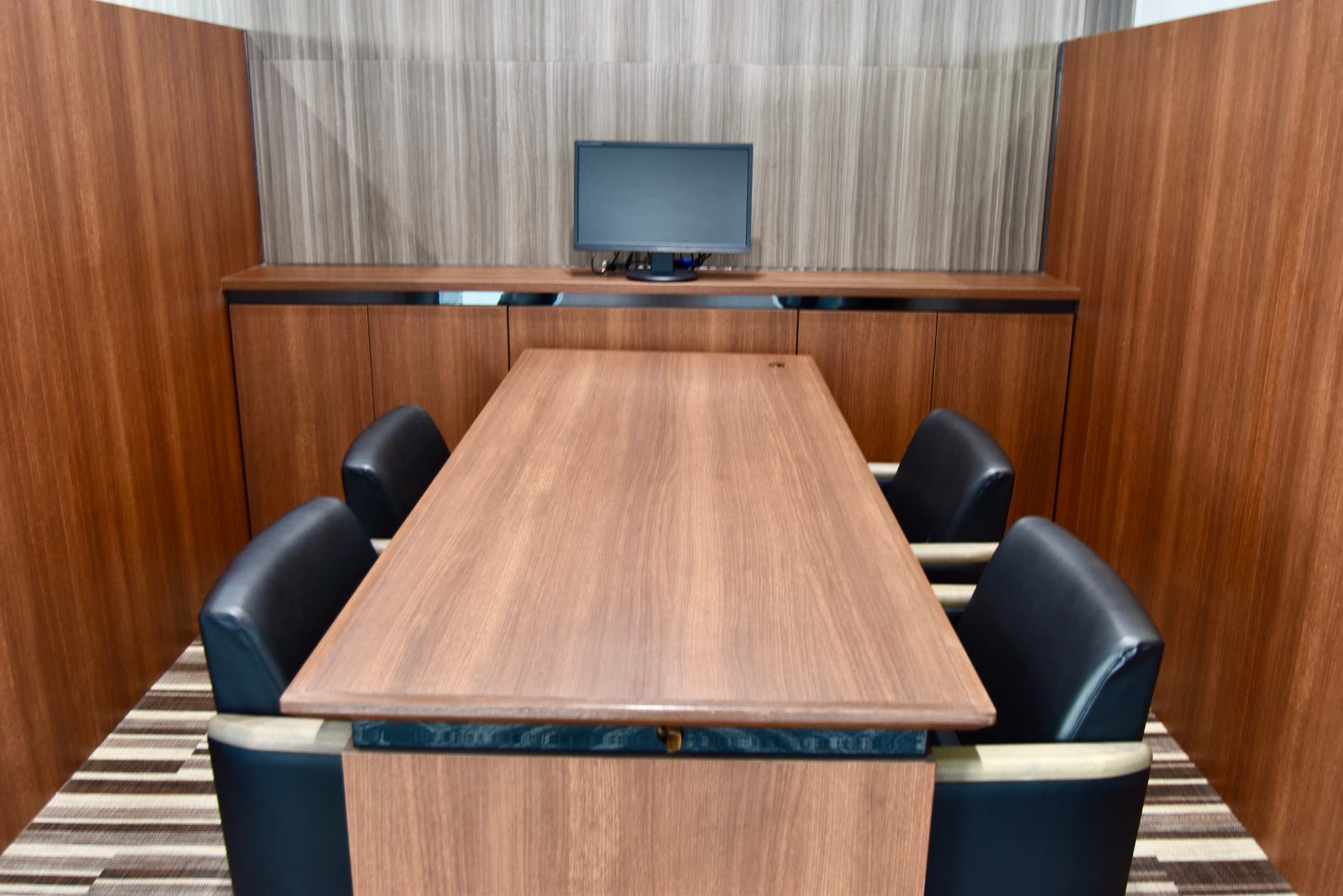 【トヨタモビリティ富山 高岡】国道8号線沿い！2階ショールームをまるごと利用可能！最大50名！イベント、研修、セミナーなどに！の写真16