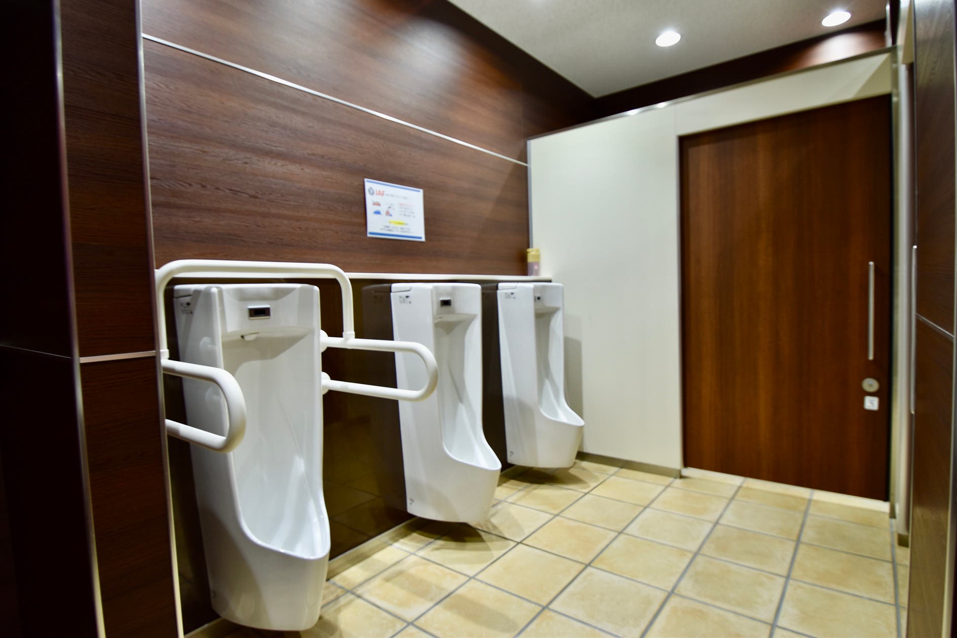 【トヨタモビリティ富山 高岡】国道8号線沿い！2階ショールームをまるごと利用可能！最大50名！イベント、研修、セミナーなどに！の写真20