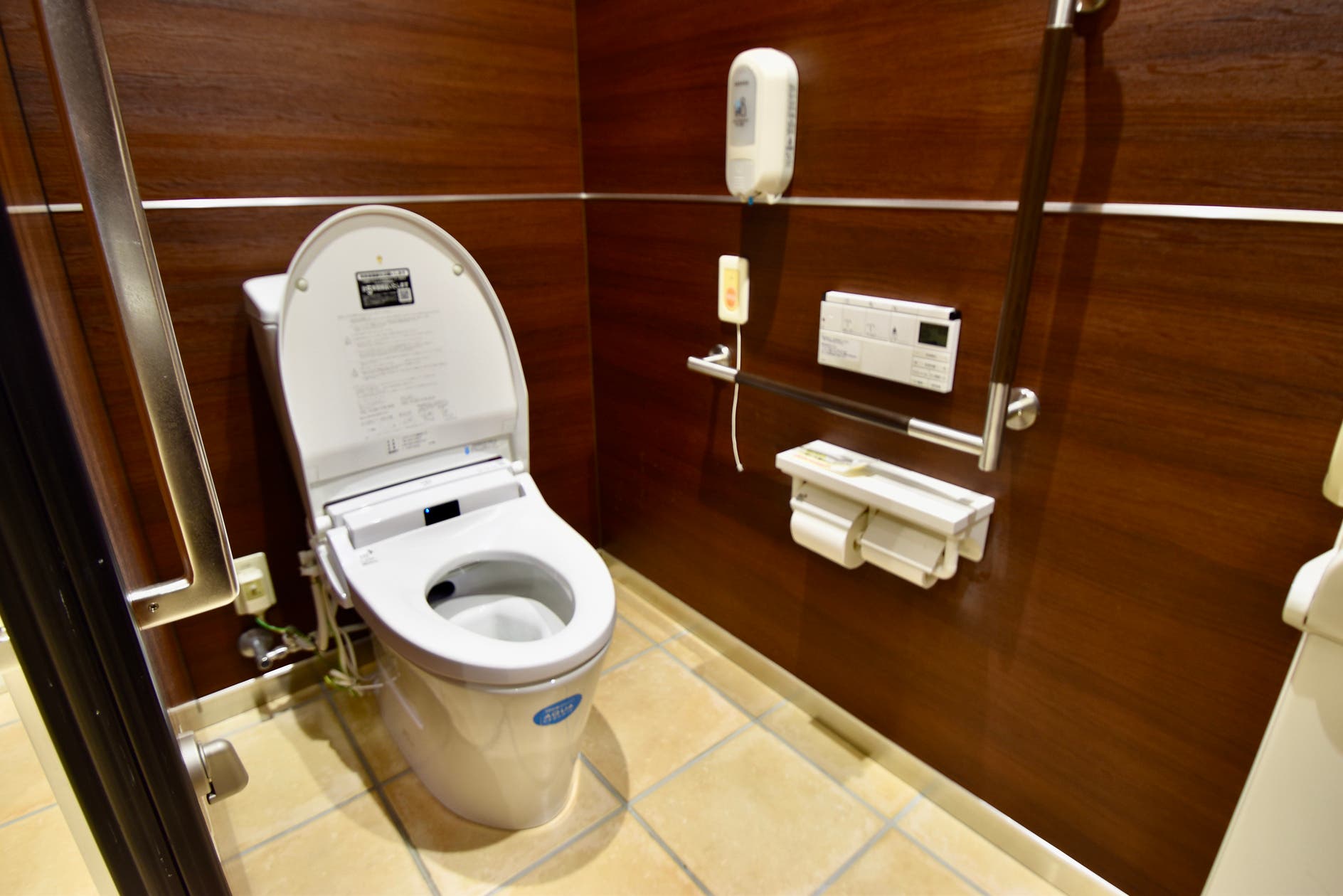 【トヨタモビリティ富山 高岡】国道8号線沿い！2階ショールームをまるごと利用可能！最大50名！イベント、研修、セミナーなどに！の写真21