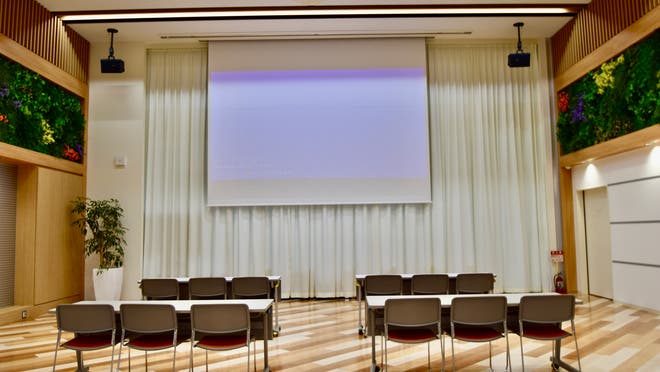 【トヨタモビリティ富山 五福】五福末広町駅より徒歩1分!大型プロジェクター!最大30名!イベント、研修、セミナー、展示会などに!の写真5