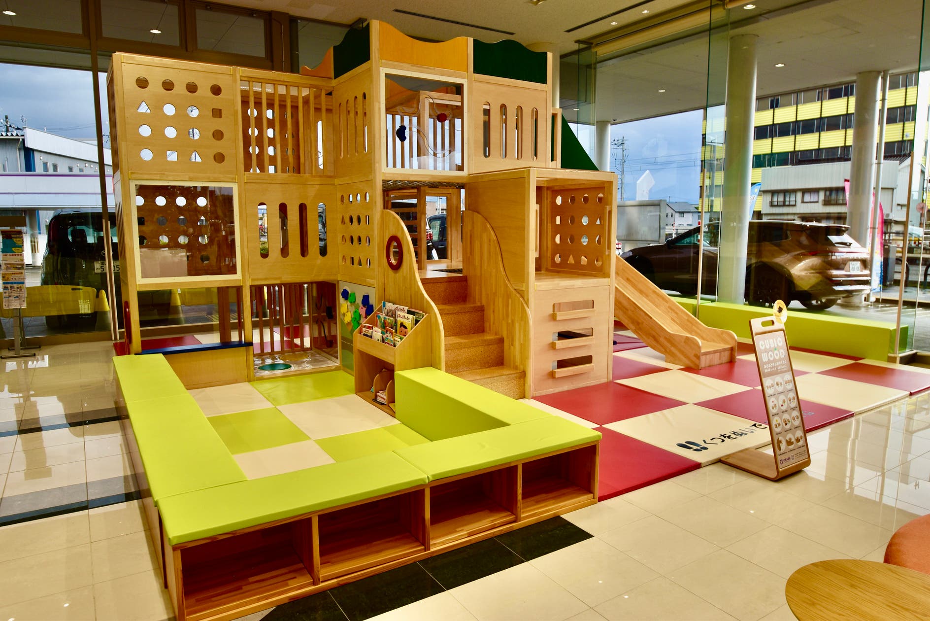 【トヨタモビリティ富山 五福】五福末広町駅より徒歩１分！大型プロジェクター！最大30名！イベント、研修、セミナー、展示会などに！の写真7