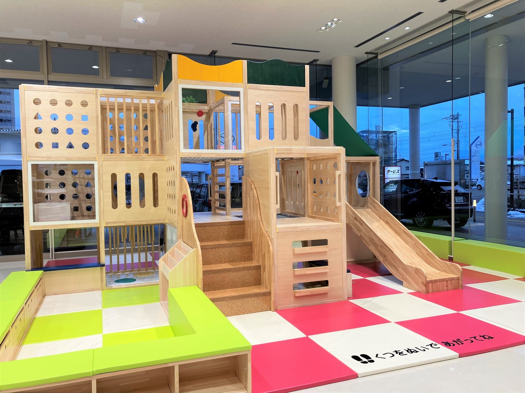 【トヨタモビリティ富山 五福】五福末広町駅より徒歩１分！大型プロジェクター！最大30名！イベント、研修、セミナー、展示会などに！の写真8